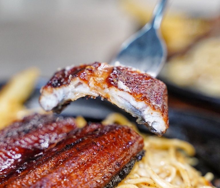 【19House炙燒牛排台中太平店】排餐最便宜260元、雙拼390元起就能享有超豐富自助吧吃到飽！肉燥飯、麻辣燙、沙拉吧、珍珠奶茶通通無限供應～ - 阿華田的美食日記