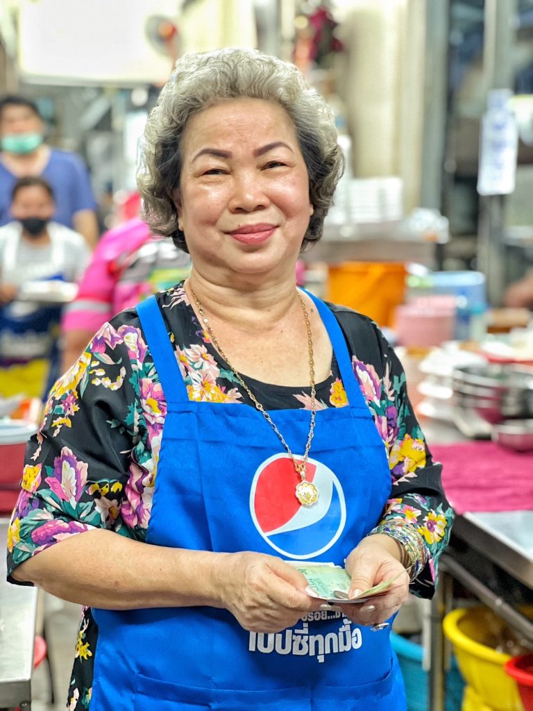 曼谷美食推薦！「Jeh O Chula」是連續四年榮獲米其林必比登推薦的排隊網紅店！想吃得提前排隊，或是網路提前預訂！營業至凌晨12點，當宵夜 ...