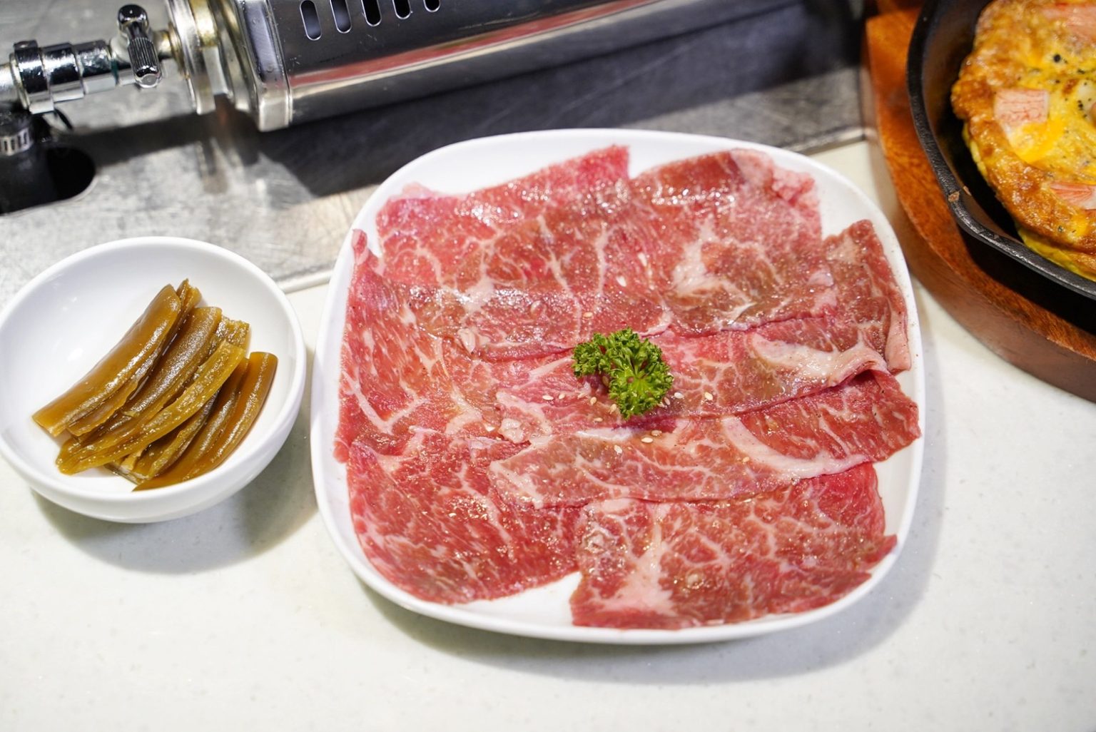 聚餐首選推薦！超人氣「Uncle Shawn 燒肉餐酒館」你吃過了嗎？是我N訪的燒肉店之一，每桌都有全程代烤服務，讓各位的用餐體驗都是最尊榮頂級的享受！ - 阿華田的美食日記