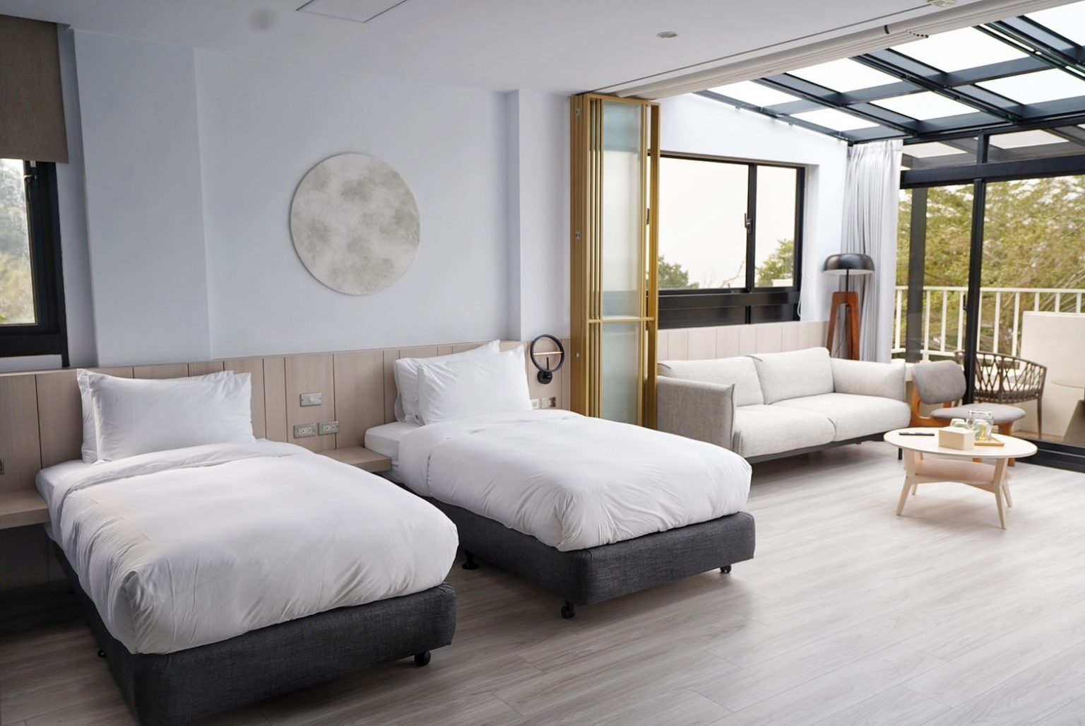 苗栗最美民宿咖啡廳「MODA & the MOON 碩玥民宿」，來入住就讓你絕美夕陽、夜景一次征服！絕對是苗栗公館必拍照打卡的秘境～苗栗住宿 ...